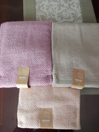 asciugamani nuovi doppi non sottili