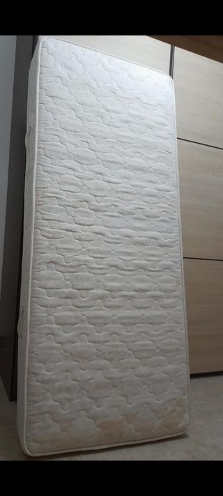 materasso singolo bianco