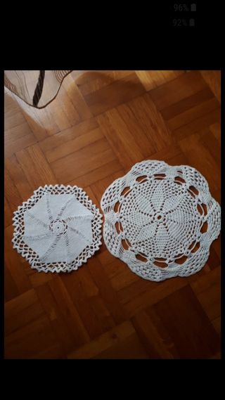 N.2 centrini vintage fatti a mano diametro 16 e 23