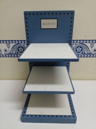 display shelf Gucci 