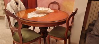 Tavolo soggiorno + 4 sedie