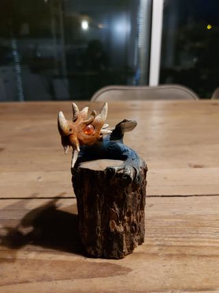 Draghetto portafortuna in legno e resina