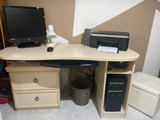 Scrivania porta pc con cassetto