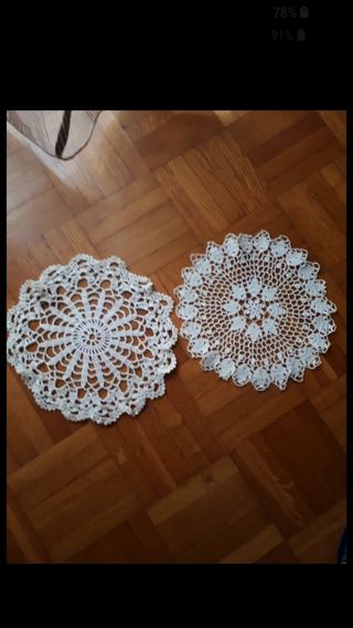 N.2 centrini vintage fatti a mano diametro cm. 22