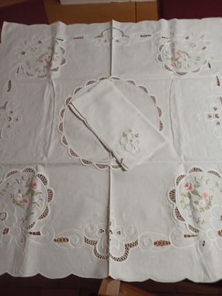 Tovaglia ricamata quadrata