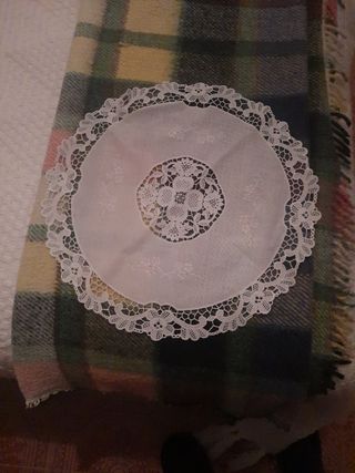 centrino rotondo realizzato a mano