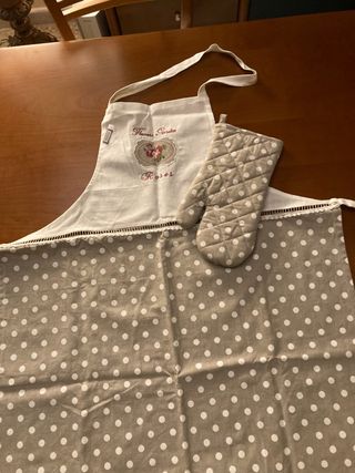 Grembiule da cucina e guanto da forno