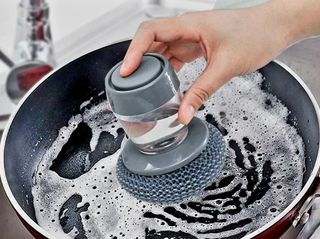 Spugna Acciaio Con Dosatore di Detersivo