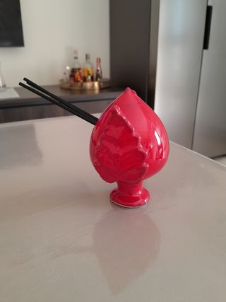 Profumatore con bacchette a forma di Pumo pugliese