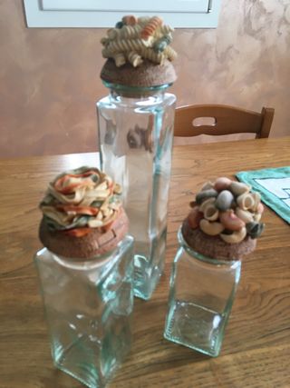 Barattoli contenitori in vetro