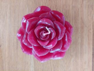 candela a forma di rosa
