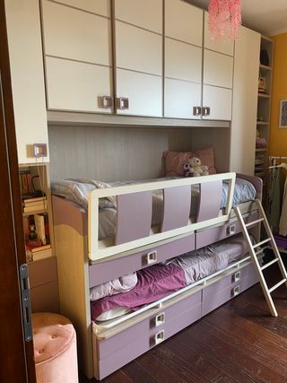 Cameretta da bambina doppio letto e 2 scrivanie