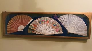 Tris di Ventagli finemente intarsiati e decorati