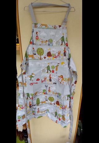 Grembiule grande con cani a passeggio 