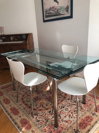 Tavolo in vetro e 4 sedie