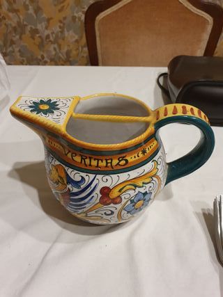 Caraffa decorata in ceramica Raffaellesco Deruta