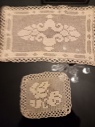 2 centrini fatti a mano