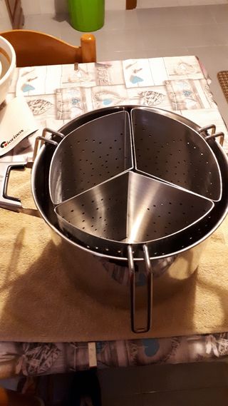 pentola con scolapasta in acciaio 