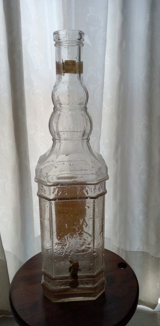 bottiglia con rubinetto