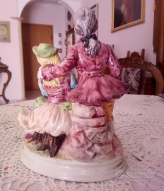 statuetta in porcellana 