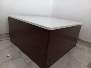 Tavolino base legno piano marmo bianco