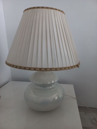 Lume da tavolo con paralume