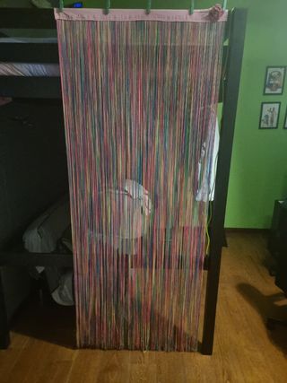 Tenda a fili colorata