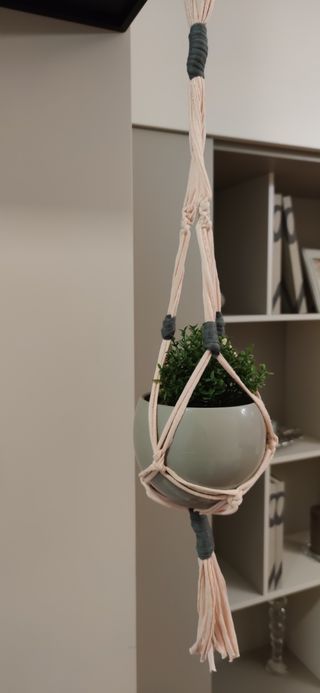 portapiante in macramè 