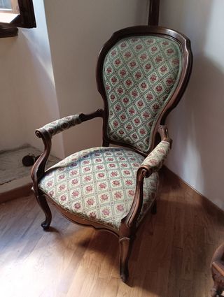 poltrona stile classico in legno e tessuto 