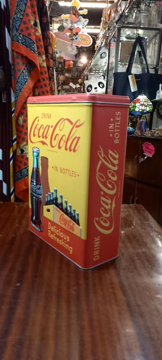 scatola in alluminio sotto licenza coca-cola