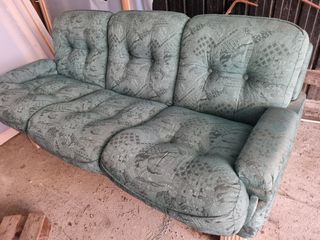 Divano trapuntato in perfetto molto bello