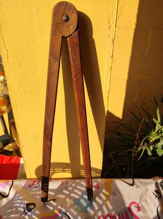 antico compasso in legno gigante