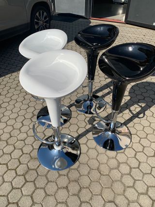 4 sgabelli regolabili in altezza con poggiapiedi