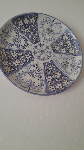 piatto ceramica toni blu dipinto a mano