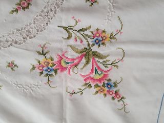 tovaglia ricamata a mano 