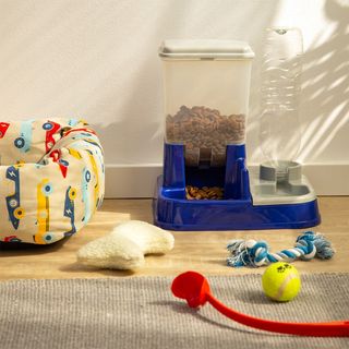 Dispensador de comida y agua. 2 en 1/26 x 34 x 35 