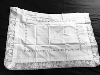 Coppia di copricuscini puro cotone ricamati a mano