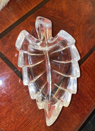 Oggetto in vetro forma di foglia 