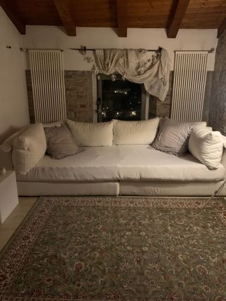 Divano bianco componibile di tessuto cotone 