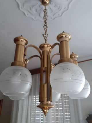 lampadario anni 60, con 5 bocce bianche satinate 