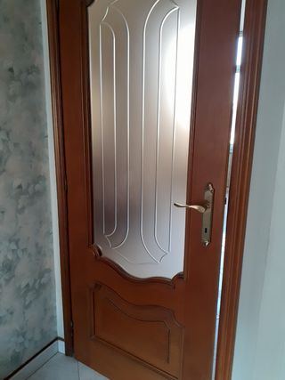 6 porte marroni con vetro satinato, come nuove