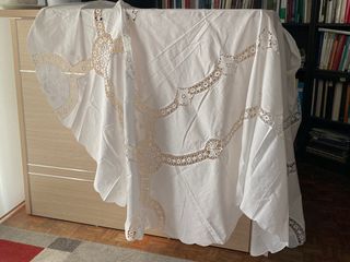 Tovaglia ricamata ovale 