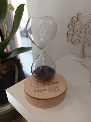 clessidra con magnete e base legno