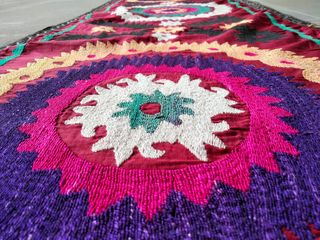 Tessuto di Suzani, metà 1900, annodato a mano