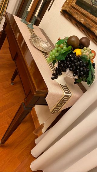 Elegantissimo Runner con nappe. Nuovo 