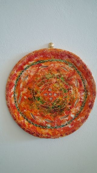 Piatto decorativo in cartapesta realizzato a mano 