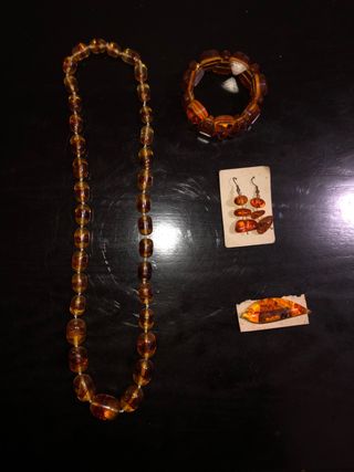 collana bracciale orecchini spilla