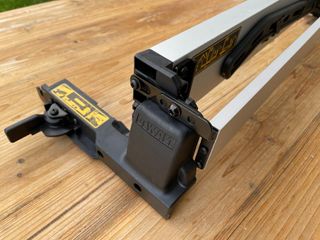 Dewalt battuta banco sega 7492