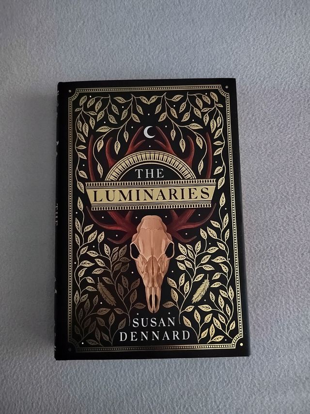 The luminaries. Susan Dennard. Illumicrate de segunda mano por 60 EUR ...