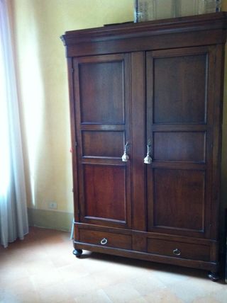 Armadio 2 ante in noce massello